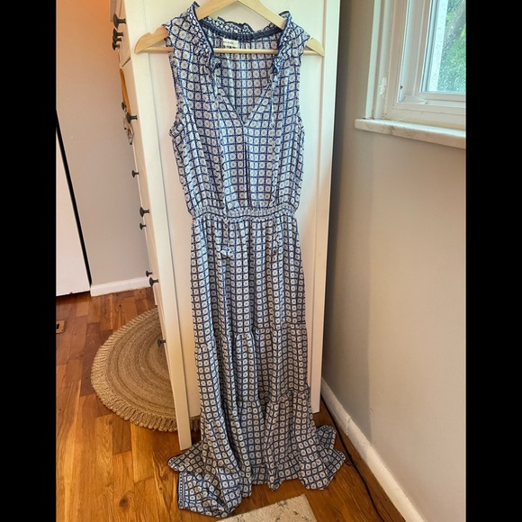 Max Studio | Dresses | Max Studio Blue And White Modern Floral ...